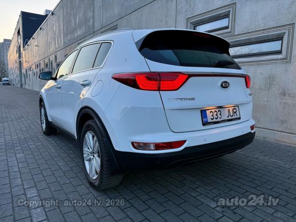 White Kia Sportage 2017 in Tallinn, with an engine capacity of 1.70 L and mileage of 88 thousand km for 13990 €, photo 4 on AUTOMOTO.COM.LV