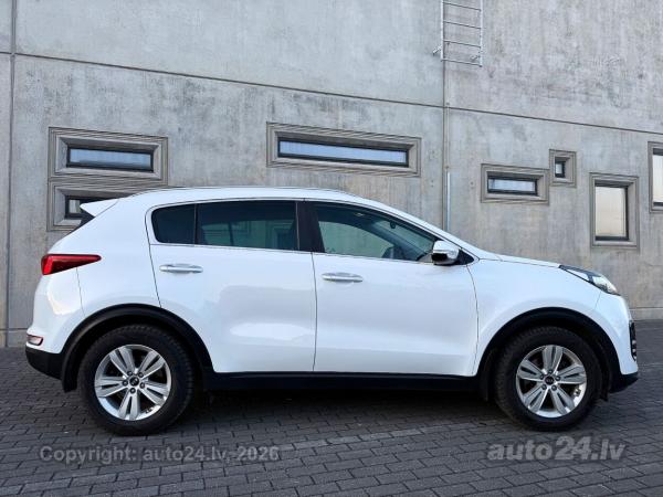 White Kia Sportage 2017 in Tallinn, with an engine capacity of 1.70 L and mileage of 88 thousand km for 13990 €, photo 8 on AUTOMOTO.COM.LV