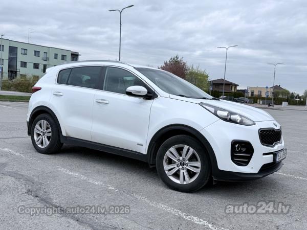 White Kia Sportage 2017 in Tallinn, with an engine capacity of 2.00 L and mileage of 268 thousand km for 12000 €, photo 3 on AUTOMOTO.COM.LV