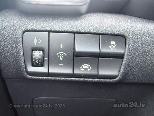 White Kia Sportage 2017 in Tallinn, with an engine capacity of 2.00 L and mileage of 268 thousand km for 12000 €, photo 7 on AUTOMOTO.COM.LV