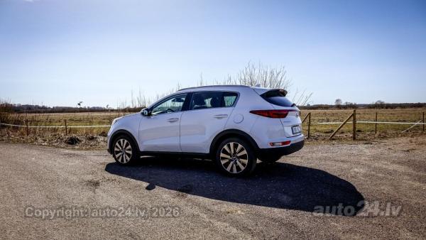 Белый Киа Sportage 2017 в Таллин, объемом двигателя 1.70 л и пробегом 359 тыс. км за 8500 €, фото 3 на AUTOMOTO.COM.LV