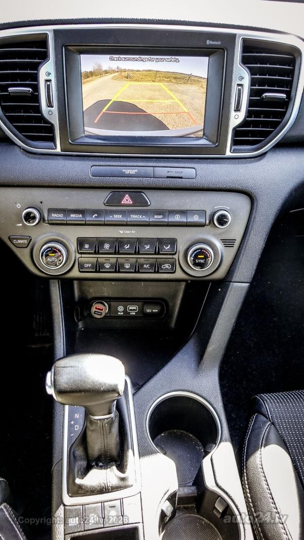 White Kia Sportage 2017 in Tallinn, with an engine capacity of 1.70 L and mileage of 359 thousand km for 8500 €, photo 10 on AUTOMOTO.COM.LV