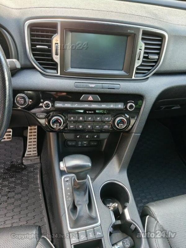 Белый Киа Sportage 2017 в Таллин, объемом двигателя 1.60 л и пробегом 97 тыс. км за 13000 €, фото 9 на AUTOMOTO.COM.LV