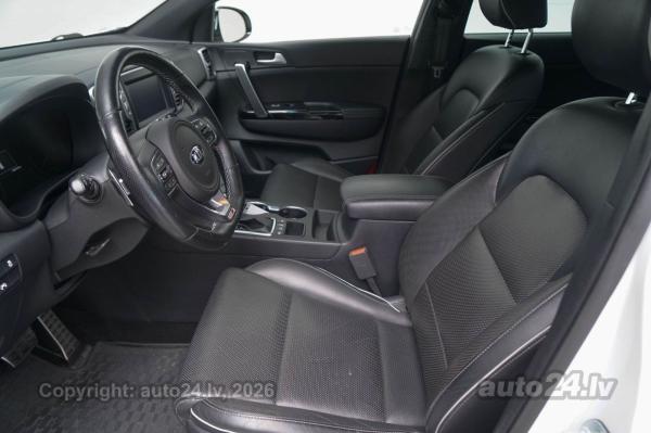 White Kia Sportage 2017 in Tallinn, with an engine capacity of 1.60 L and mileage of 163 thousand km for 11990 €, photo 8 on AUTOMOTO.COM.LV