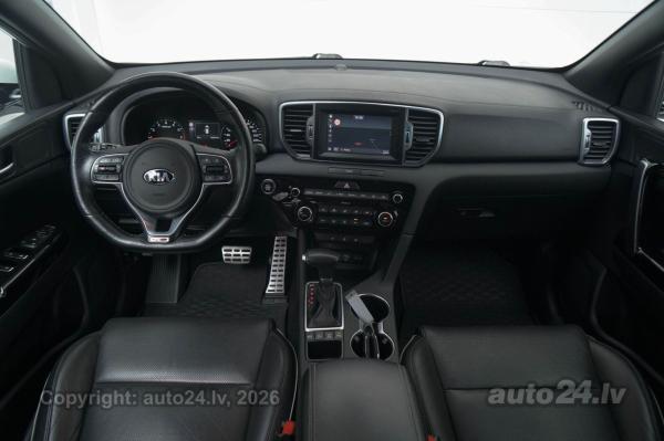 White Kia Sportage 2017 in Tallinn, with an engine capacity of 1.60 L and mileage of 163 thousand km for 11990 €, photo 9 on AUTOMOTO.COM.LV
