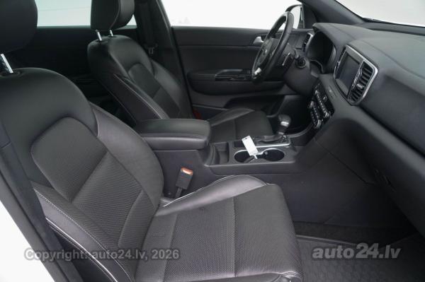 White Kia Sportage 2017 in Tallinn, with an engine capacity of 1.60 L and mileage of 163 thousand km for 11990 €, photo 10 on AUTOMOTO.COM.LV