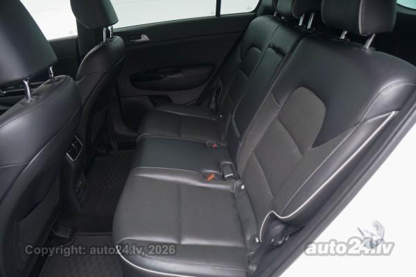 White Kia Sportage 2017 in Tallinn, with an engine capacity of 1.60 L and mileage of 163 thousand km for 11990 €, photo 11 on AUTOMOTO.COM.LV