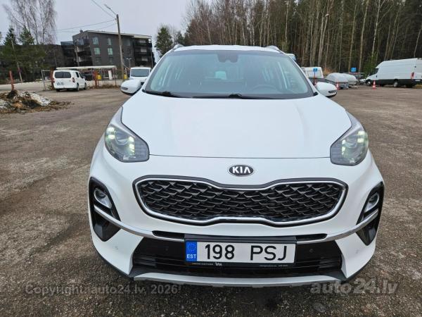 White Kia Sportage 2020 in Tallinn, with an engine capacity of 1.60 L and mileage of 156 thousand km for 15400 €, photo 3 on AUTOMOTO.COM.LV