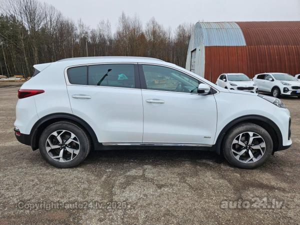 White Kia Sportage 2020 in Tallinn, with an engine capacity of 1.60 L and mileage of 156 thousand km for 15400 €, photo 4 on AUTOMOTO.COM.LV