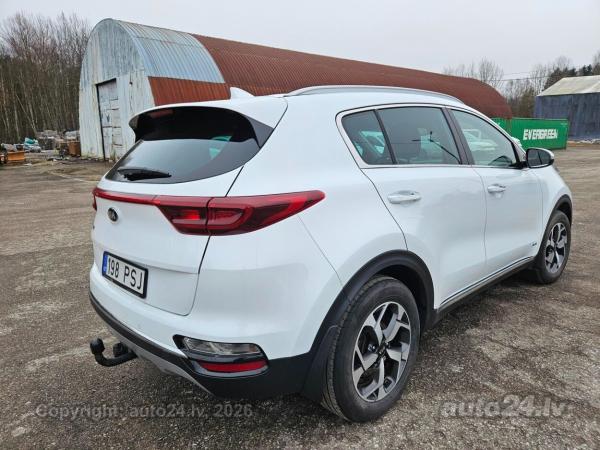 White Kia Sportage 2020 in Tallinn, with an engine capacity of 1.60 L and mileage of 156 thousand km for 15400 €, photo 5 on AUTOMOTO.COM.LV