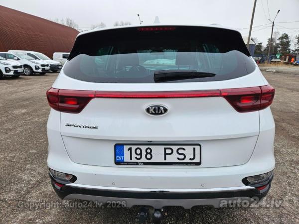 White Kia Sportage 2020 in Tallinn, with an engine capacity of 1.60 L and mileage of 156 thousand km for 15400 €, photo 6 on AUTOMOTO.COM.LV