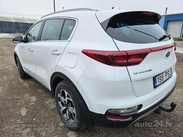 White Kia Sportage 2020 in Tallinn, with an engine capacity of 1.60 L and mileage of 156 thousand km for 15400 €, photo 8 on AUTOMOTO.COM.LV