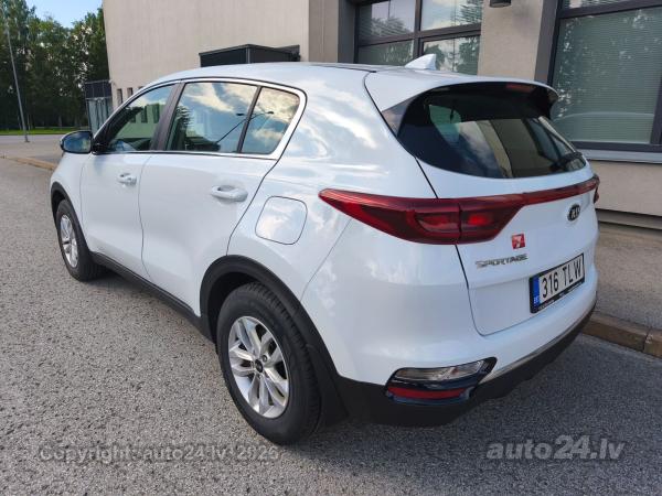 White Kia Sportage 2020 in Tallinn, with an engine capacity of 1.60 L and mileage of 140 thousand km for 12790 €, photo 5 on AUTOMOTO.COM.LV