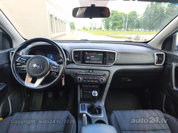 White Kia Sportage 2020 in Tallinn, with an engine capacity of 1.60 L and mileage of 140 thousand km for 12790 €, photo 6 on AUTOMOTO.COM.LV