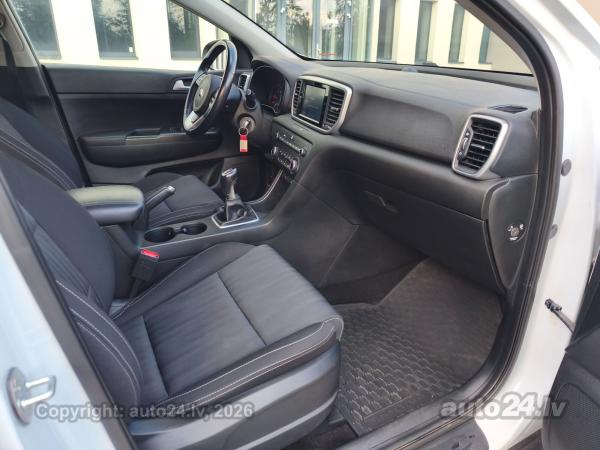 White Kia Sportage 2020 in Tallinn, with an engine capacity of 1.60 L and mileage of 140 thousand km for 12790 €, photo 7 on AUTOMOTO.COM.LV