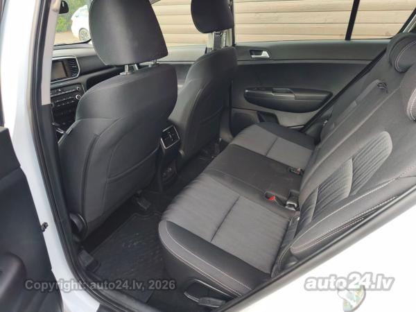 White Kia Sportage 2020 in Tallinn, with an engine capacity of 1.60 L and mileage of 140 thousand km for 12790 €, photo 8 on AUTOMOTO.COM.LV
