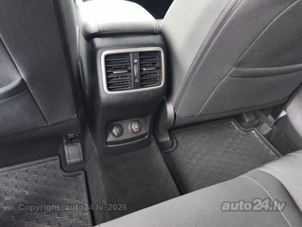 White Kia Sportage 2020 in Tallinn, with an engine capacity of 1.60 L and mileage of 140 thousand km for 12790 €, photo 10 on AUTOMOTO.COM.LV