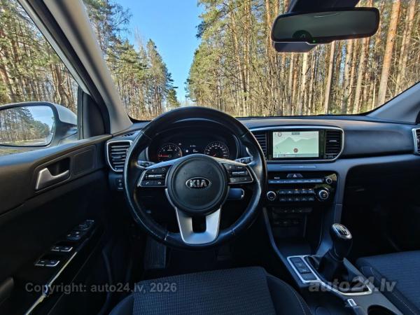 White Kia Sportage 2021 in Tallinn, with an engine capacity of 1.60 L and mileage of 90 thousand km for 16400 €, photo 11 on AUTOMOTO.COM.LV