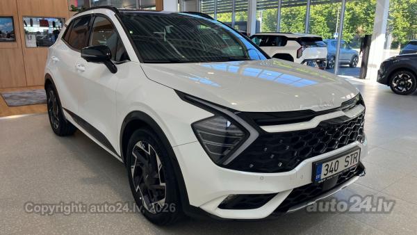 White Kia Sportage 2023 in Narva, with an engine capacity of 1.60 L and mileage of 47 thousand km for 29990 €, photo 2 on AUTOMOTO.COM.LV