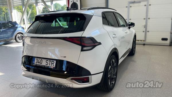 White Kia Sportage 2023 in Narva, with an engine capacity of 1.60 L and mileage of 47 thousand km for 29990 €, photo 4 on AUTOMOTO.COM.LV