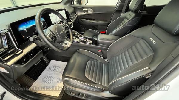 White Kia Sportage 2023 in Narva, with an engine capacity of 1.60 L and mileage of 47 thousand km for 29990 €, photo 5 on AUTOMOTO.COM.LV