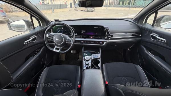 White Kia Sportage 2024 in Tallinn, with an engine capacity of 1.60 L and mileage of 32 thousand km for 37500 €, photo 11 on AUTOMOTO.COM.LV