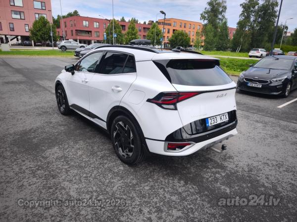 White Kia Sportage 2024 in Tallinn, with an engine capacity of 1.60 L and mileage of 32 thousand km for 34800 €, photo 4 on AUTOMOTO.COM.LV