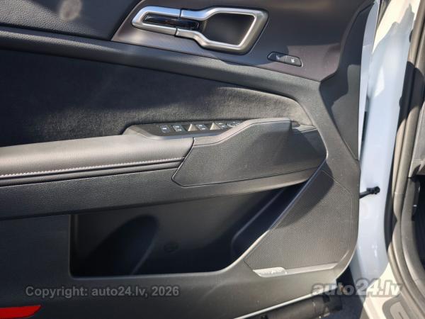 Balts Kia Sportage 2026 Tallina, ar dzinēja tilpumu 1.60 L un nobraukumu 3 tūkst. km par 45900 €, foto 10 vietnē AUTOMOTO.COM.LV