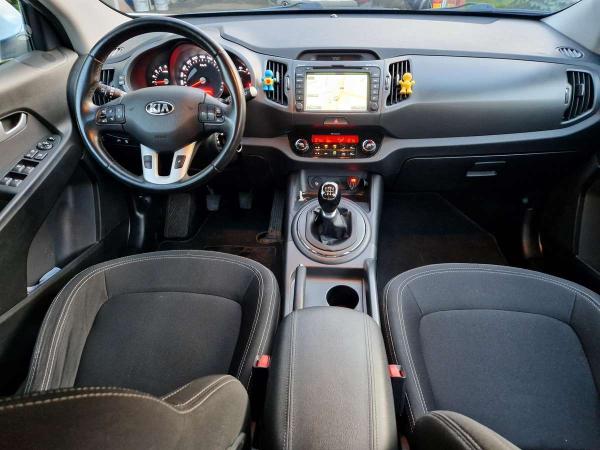 White Kia Sportage 2013 in Klaipeda, with an engine capacity of 1.70 L and mileage of 243 thousand km for 6999 €, photo 4 on AUTOMOTO.COM.LV