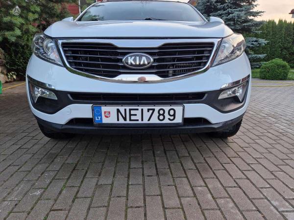 White Kia Sportage 2013 in Klaipeda, with an engine capacity of 1.70 L and mileage of 243 thousand km for 6999 €, photo 9 on AUTOMOTO.COM.LV