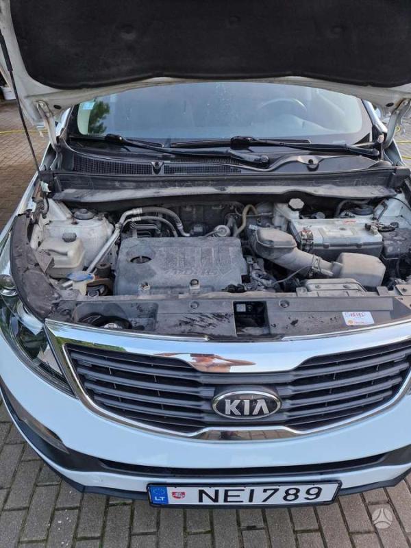 White Kia Sportage 2013 in Klaipeda, with an engine capacity of 1.70 L and mileage of 243 thousand km for 6999 €, photo 11 on AUTOMOTO.COM.LV