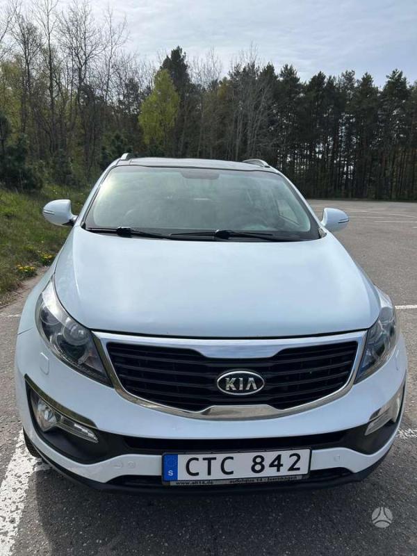 White Kia Sportage 2015 in Klaipeda, with an engine capacity of 1.70 L and mileage of 60 thousand km for 7500 €, photo 3 on AUTOMOTO.COM.LV