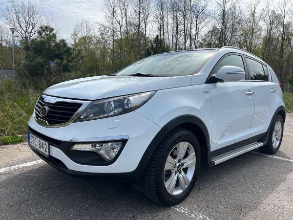 White Kia Sportage 2015 in Klaipeda, with an engine capacity of 1.70 L and mileage of 60 thousand km for 7500 €, photo 5 on AUTOMOTO.COM.LV