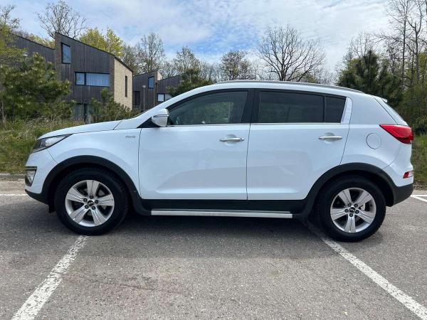 White Kia Sportage 2015 in Klaipeda, with an engine capacity of 1.70 L and mileage of 60 thousand km for 7500 €, photo 6 on AUTOMOTO.COM.LV
