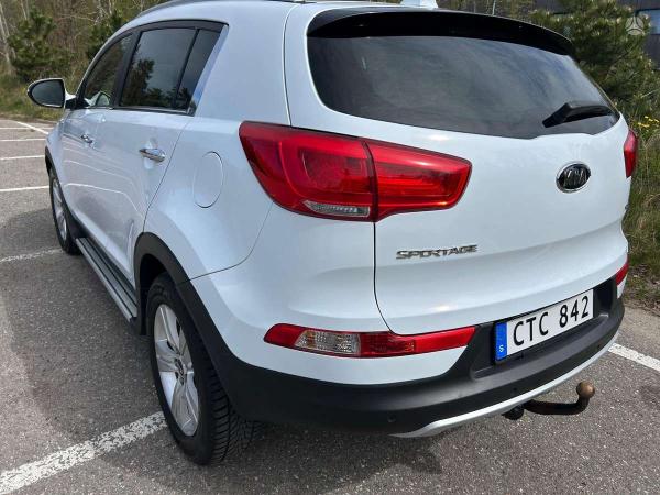 White Kia Sportage 2015 in Klaipeda, with an engine capacity of 1.70 L and mileage of 60 thousand km for 7500 €, photo 9 on AUTOMOTO.COM.LV