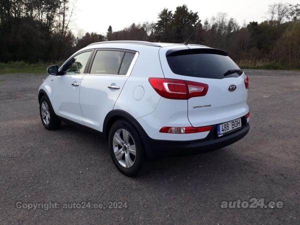 Balts Kia Sportage 2012 Tallina, ar dzinēja tilpumu 2.00 L un nobraukumu 116 tūkst. km par 8200 €, foto 3 vietnē AUTOMOTO.COM.LV