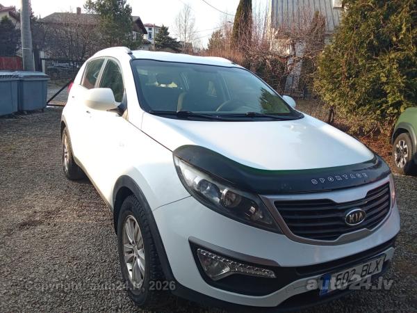 White Kia Sportage 2012 in Saue, with an engine capacity of 1.70 L and mileage of 275 thousand km for 4990 €, photo 3 on AUTOMOTO.COM.LV
