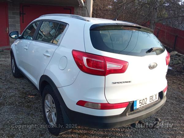 White Kia Sportage 2012 in Saue, with an engine capacity of 1.70 L and mileage of 275 thousand km for 4990 €, photo 4 on AUTOMOTO.COM.LV