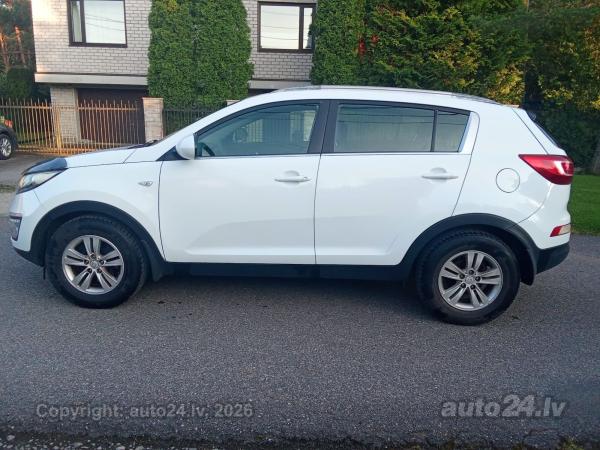 White Kia Sportage 2012 in Saue, with an engine capacity of 1.70 L and mileage of 275 thousand km for 4990 €, photo 6 on AUTOMOTO.COM.LV