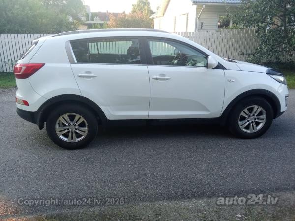 White Kia Sportage 2012 in Saue, with an engine capacity of 1.70 L and mileage of 275 thousand km for 4990 €, photo 7 on AUTOMOTO.COM.LV