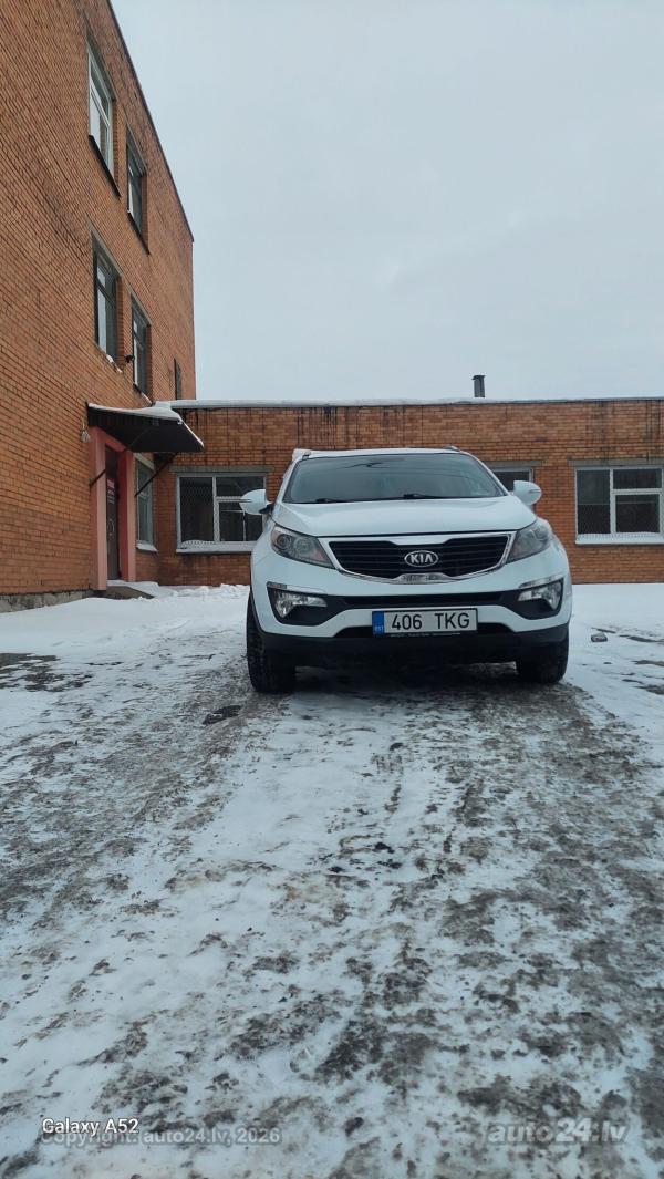 White Kia Sportage 2013 in Kohtla-Jarve, with an engine capacity of 2.00 L and mileage of 199 thousand km for 8500 €, photo 8 on AUTOMOTO.COM.LV