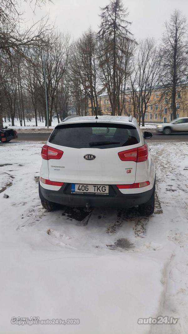 White Kia Sportage 2013 in Kohtla-Jarve, with an engine capacity of 2.00 L and mileage of 199 thousand km for 8500 €, photo 9 on AUTOMOTO.COM.LV