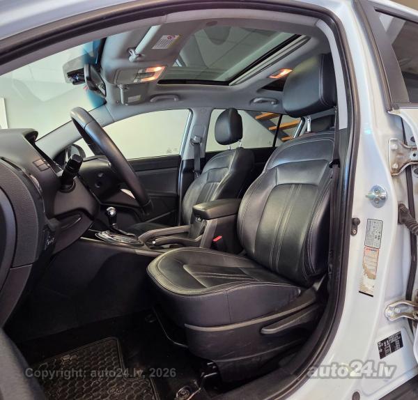 Белый Киа Sportage 2013 в Тарту, объемом двигателя 2.00 л и пробегом 222 тыс. км за 6990 €, фото 6 на AUTOMOTO.COM.LV