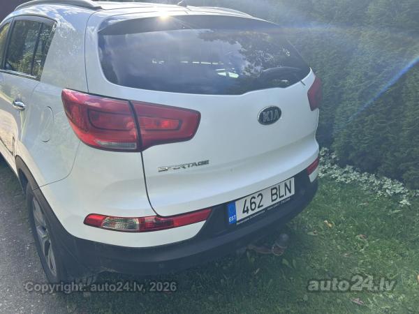 White Kia Sportage 2014 in Turi, with an engine capacity of 2.00 L and mileage of 145 thousand km for 8800 €, photo 4 on AUTOMOTO.COM.LV