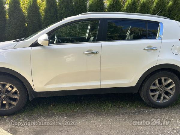 White Kia Sportage 2014 in Turi, with an engine capacity of 2.00 L and mileage of 145 thousand km for 8800 €, photo 5 on AUTOMOTO.COM.LV