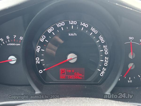 White Kia Sportage 2014 in Turi, with an engine capacity of 2.00 L and mileage of 145 thousand km for 8800 €, photo 6 on AUTOMOTO.COM.LV