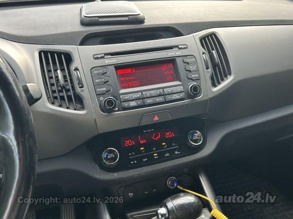 White Kia Sportage 2014 in Turi, with an engine capacity of 2.00 L and mileage of 145 thousand km for 8800 €, photo 7 on AUTOMOTO.COM.LV