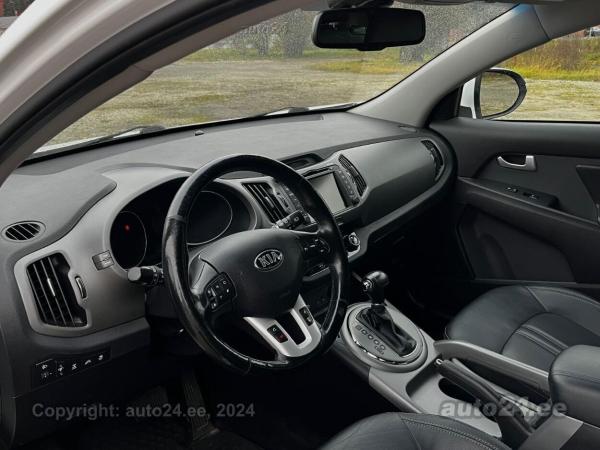Balts Kia Sportage 2015 Tallina, ar dzinēja tilpumu 2.00 L un nobraukumu 168 tūkst. km par 11990 €, foto 11 vietnē AUTOMOTO.COM.LV