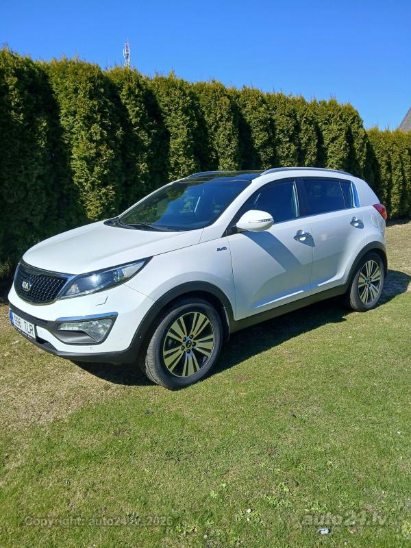 White Kia Sportage 2015 in Tartu, with an engine capacity of 2.00 L and mileage of 161 thousand km for 13800 €, photo 1 on AUTOMOTO.COM.LV