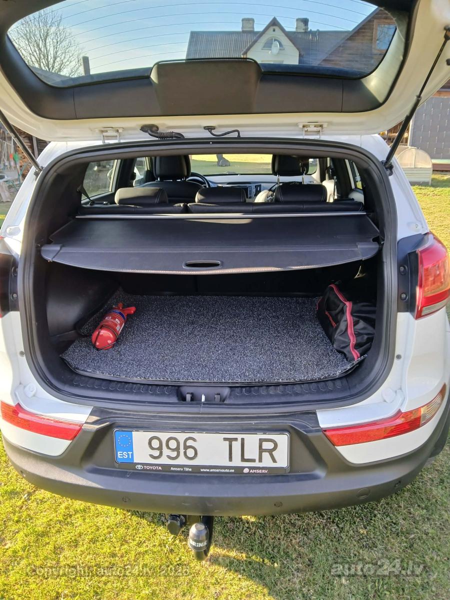 White Kia Sportage 2015 in Tartu, with an engine capacity of 2.00 L and mileage of 161 thousand km for 13800 €, photo 6 on AUTOMOTO.COM.LV